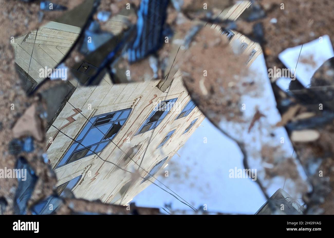 Yemen sanaa glass window hi-res stock photography and images - Alamy