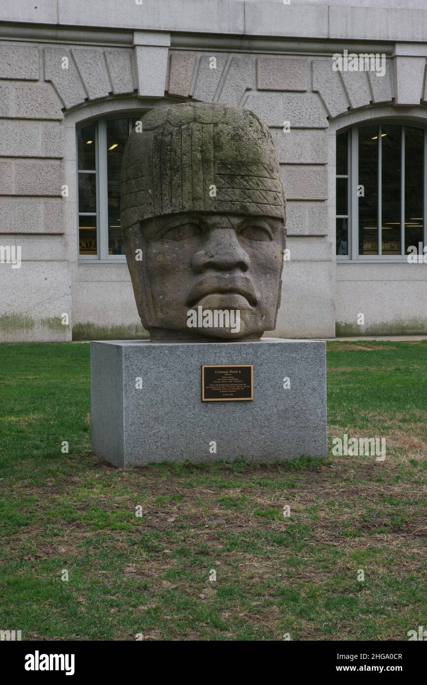 Olmec colossal head replica hi-res stock photography and images - Alamy