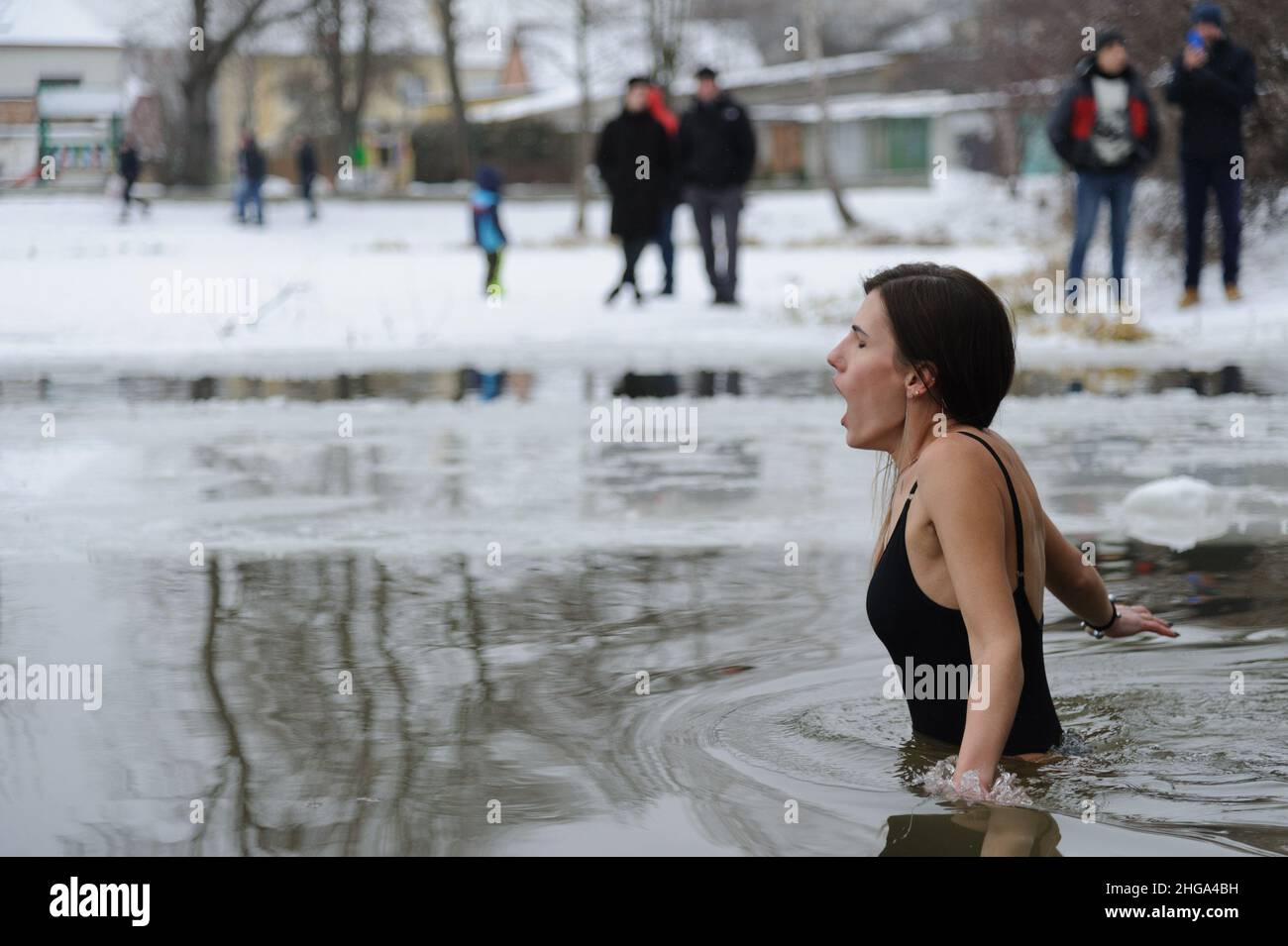 Ice bath female hi-res stock photography and images - Alamy