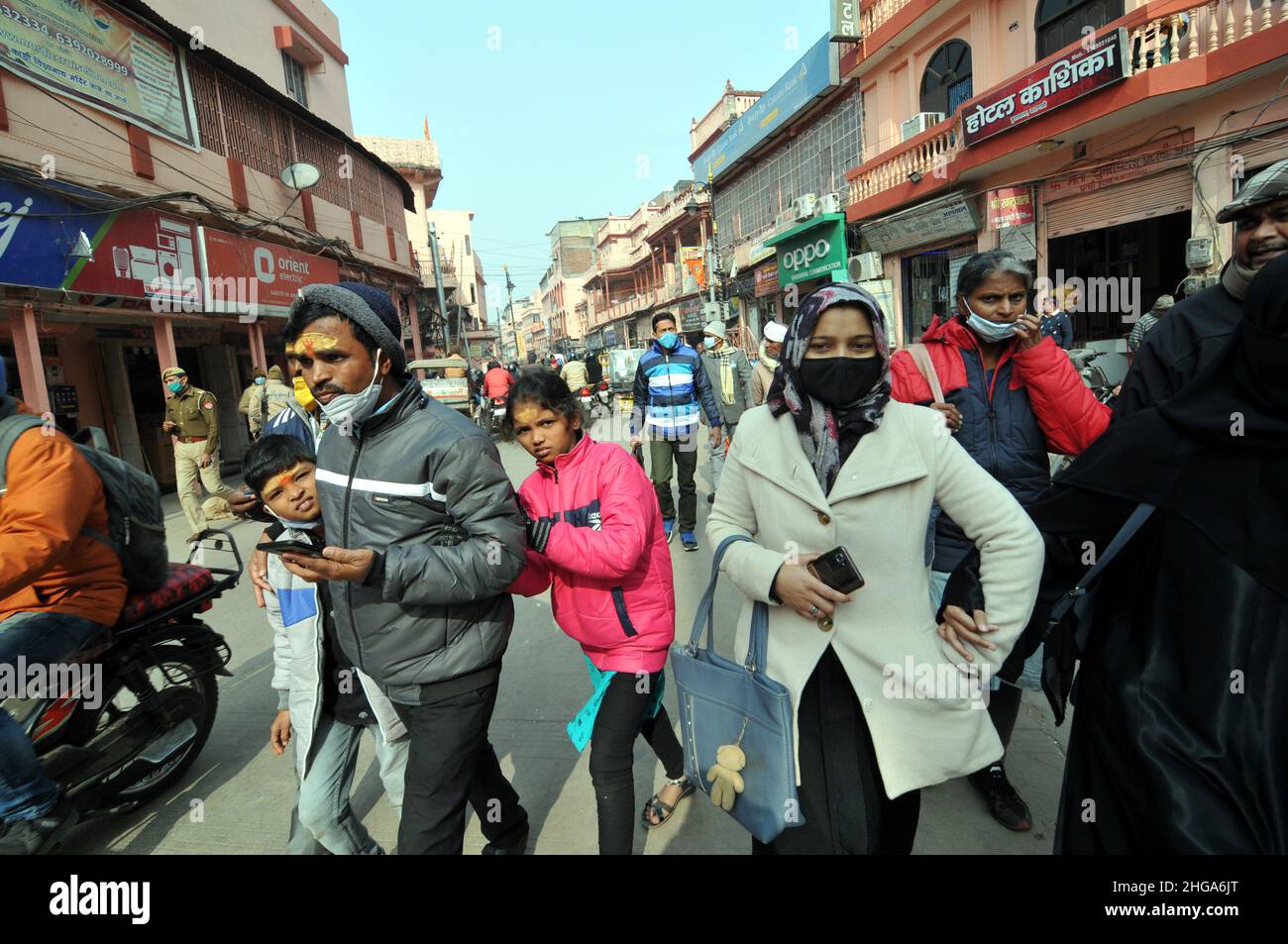 Kashi vishwanath temple and india hi-res stock photography and images ...