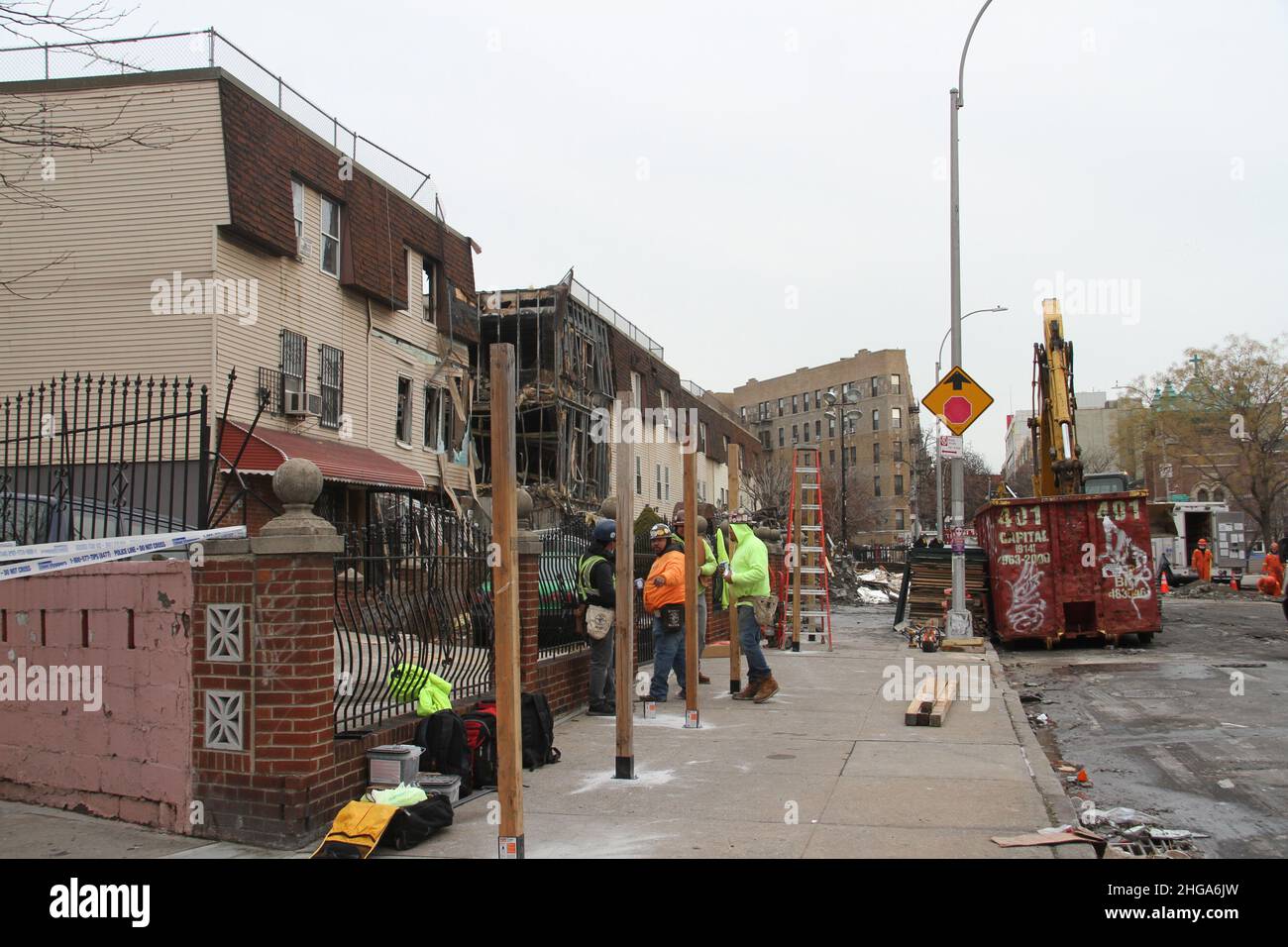 Bronx, USA. 19th Jan, 2022. (NEW) An explosion at Bronx house causing ...