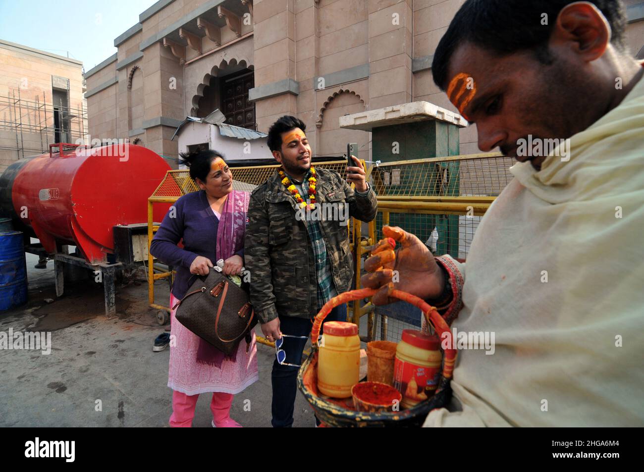 Kashi vishwanath temple and india hi-res stock photography and images ...