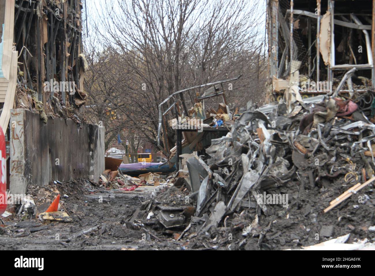 Bronx, USA. 19th Jan, 2022. (NEW) An explosion at Bronx house causing ...