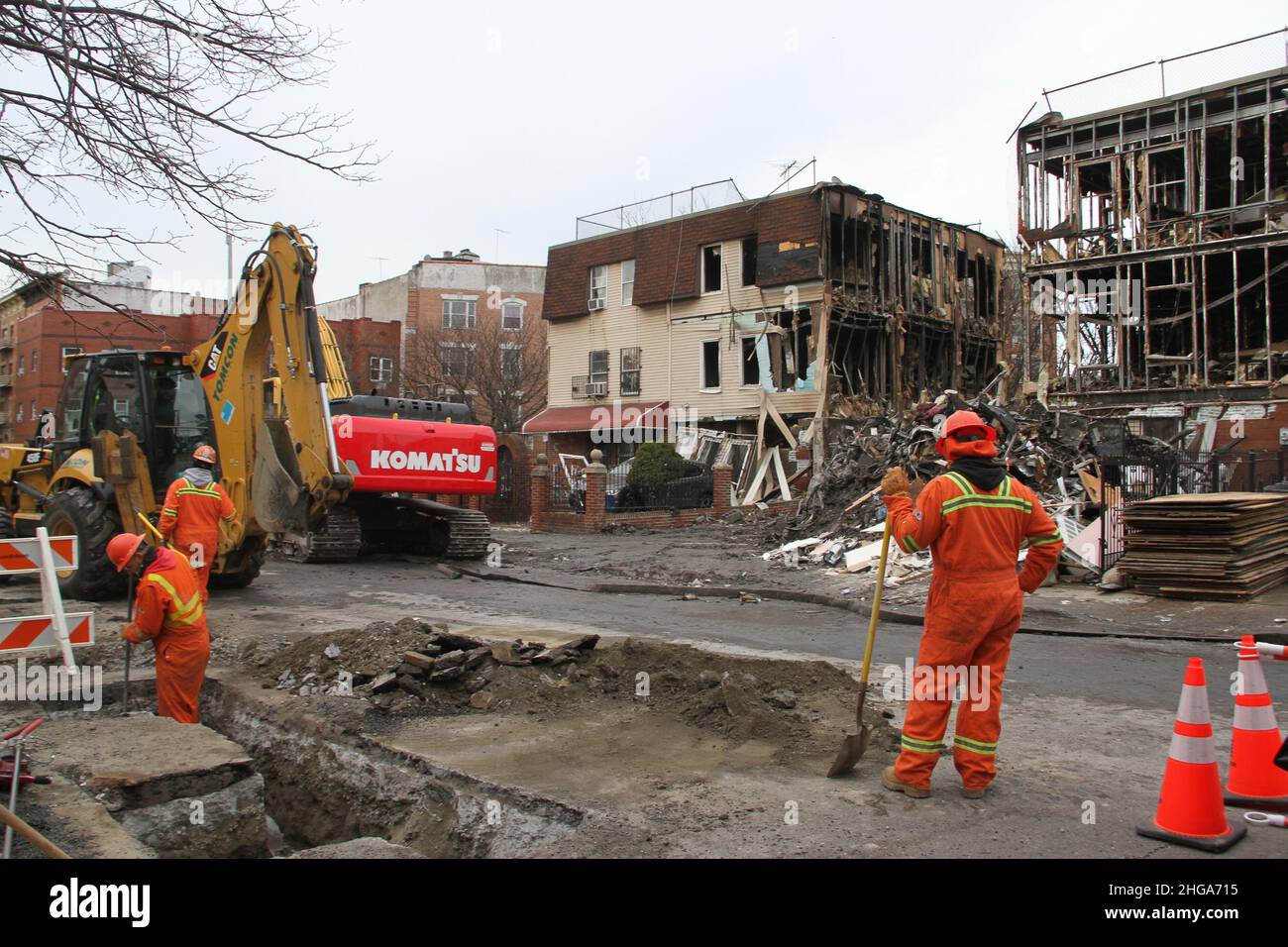 Bronx, USA. 19th Jan, 2022. (NEW) An explosion at Bronx house causing ...