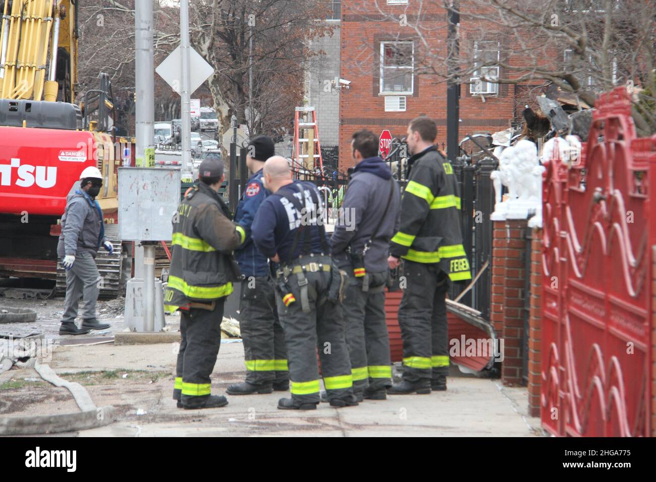 Bronx, USA. 19th Jan, 2022. (NEW) An explosion at Bronx house causing ...
