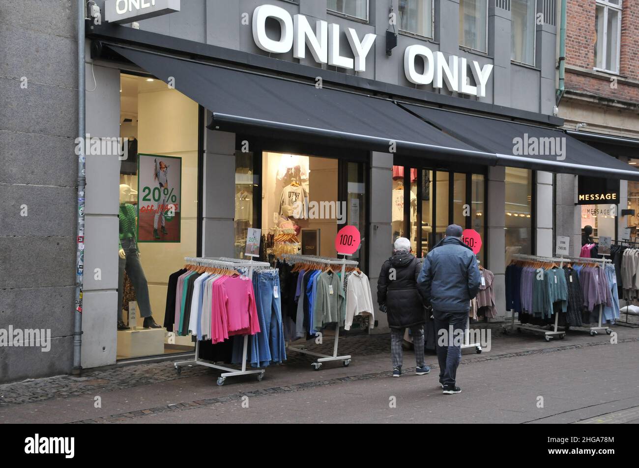 Only retial store hi-res stock photography and images - Alamy