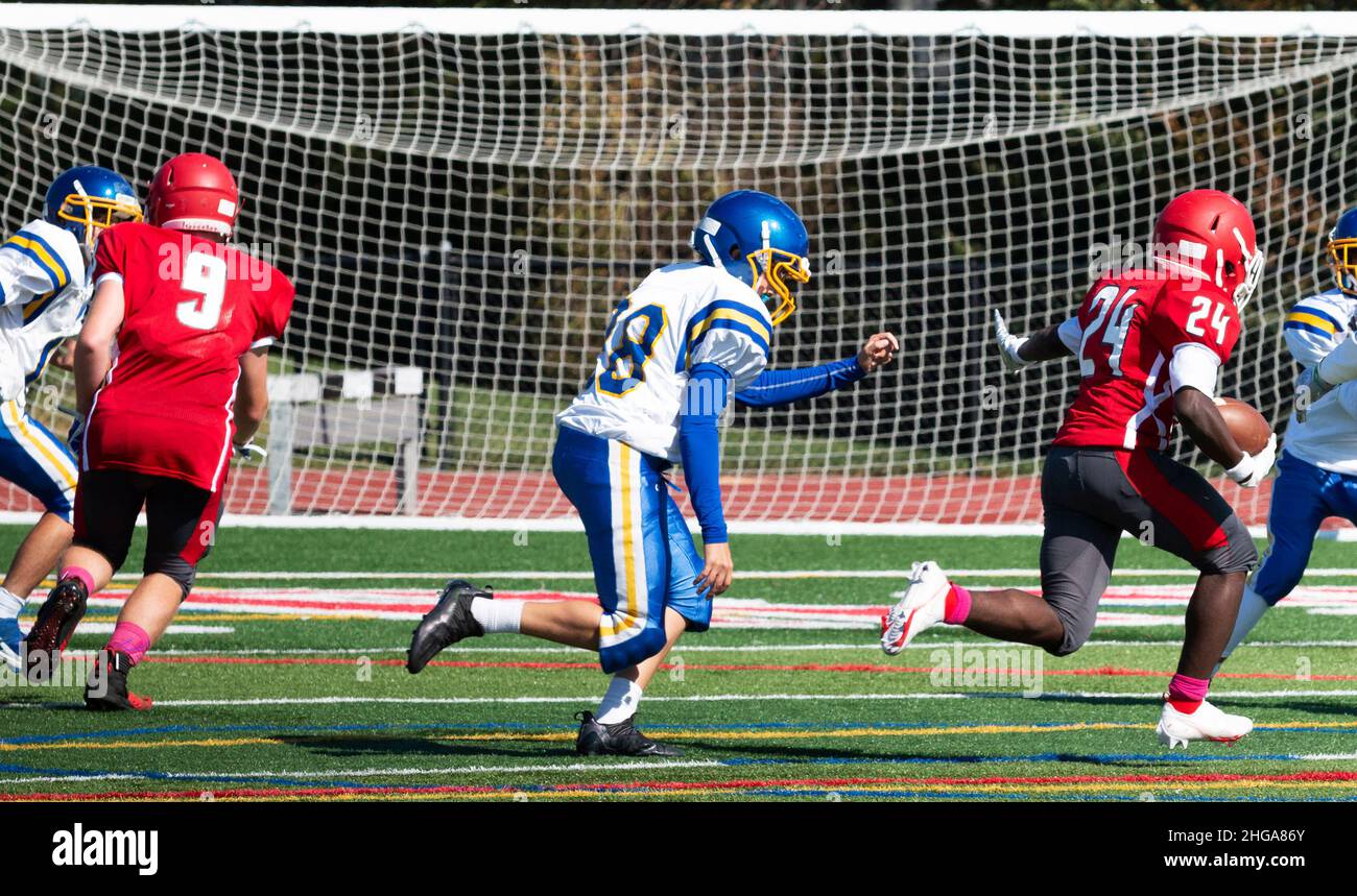 Running back with blocker hi-res stock photography and images - Alamy