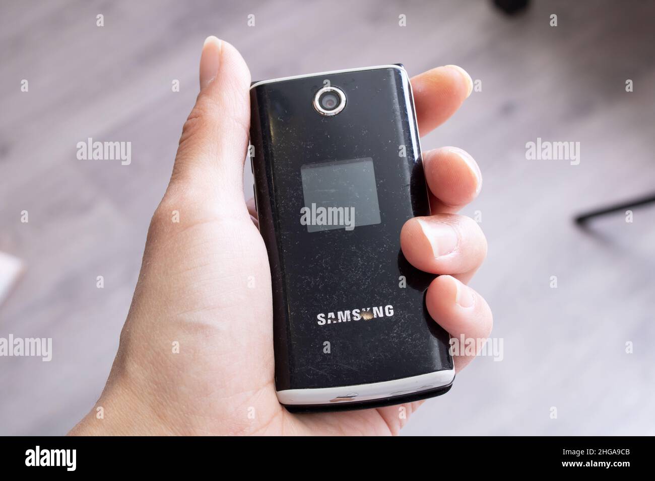 Old samsung phone hi-res stock photography and images - Alamy