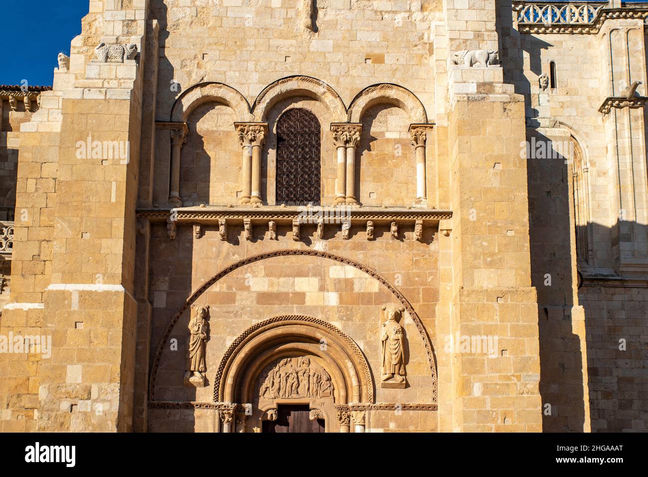 Basilica san isidoro de leon hi-res stock photography and images - Alamy