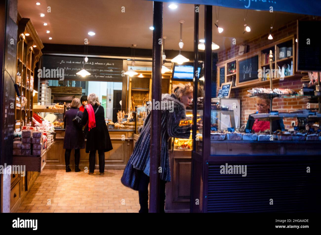 Parisian bakery hi-res stock photography and images - Alamy