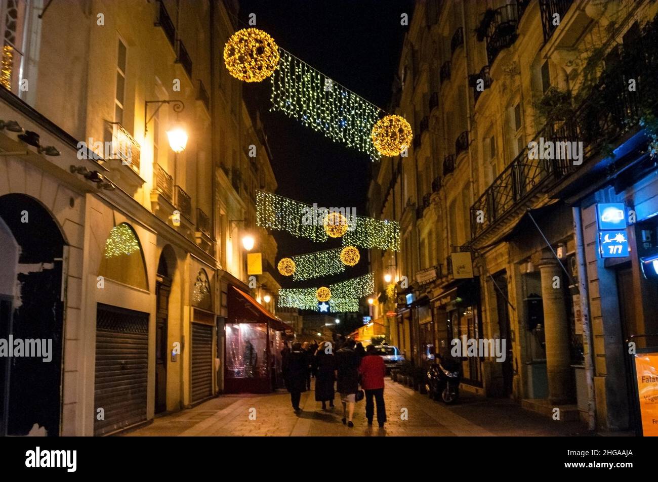Pedestrian lights paris hi-res stock photography and images - Alamy