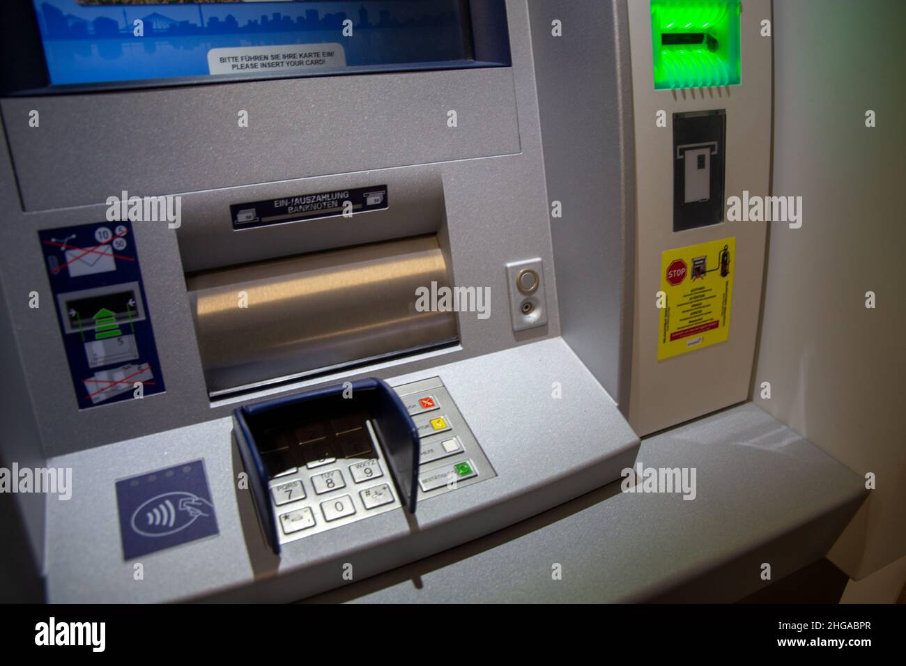 ATM of a VR-Bank in Germany (Ludwigshafen, Germany, January 16, 2022 ...