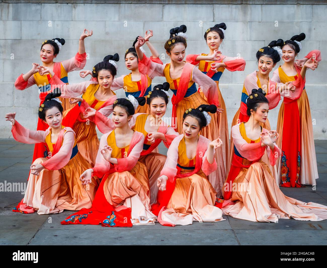 China art troupe hi-res stock photography and images - Alamy