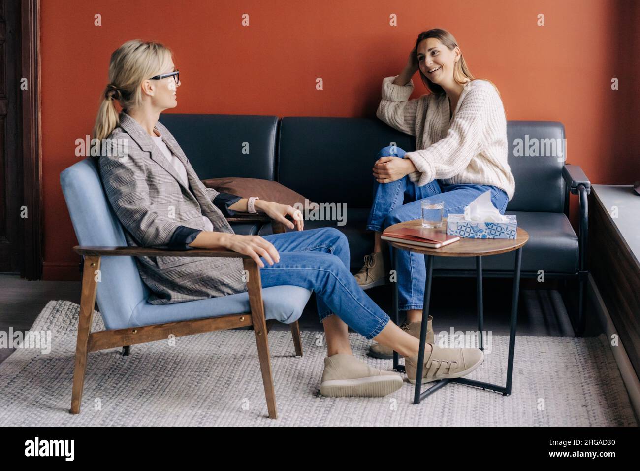 Cozy dialogue hi-res stock photography and images - Alamy