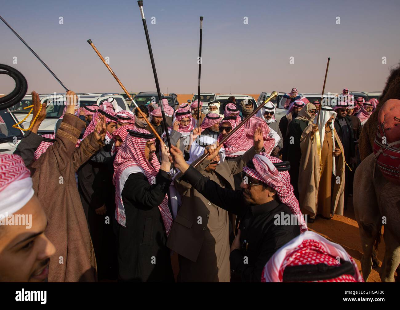 Saudi arabian dancers hi-res stock photography and images - Alamy