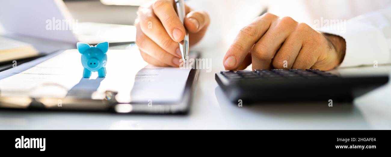 Taxes and calculation hi-res stock photography and images - Alamy