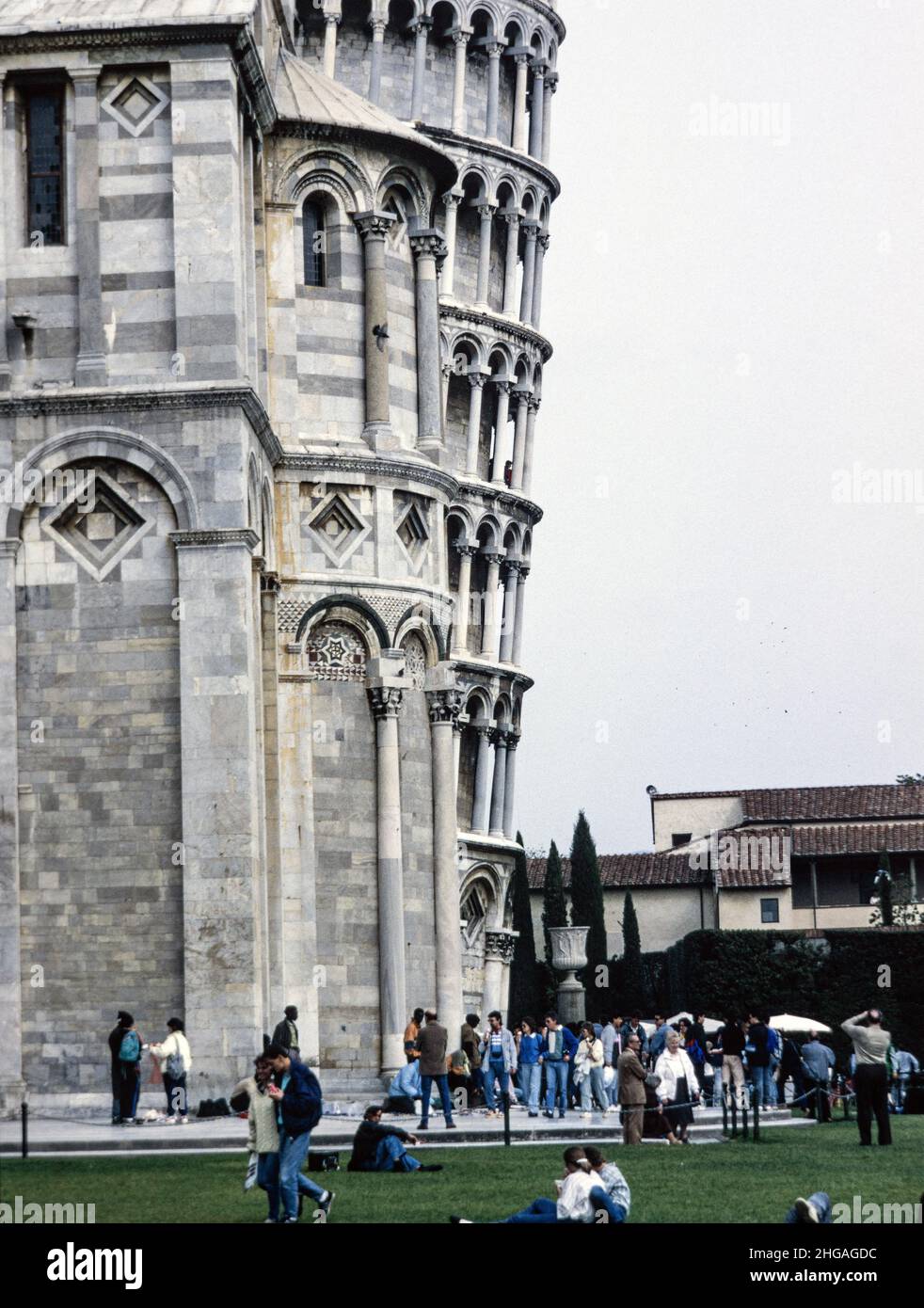 Leaning tower of pisa crowd hi-res stock photography and images - Alamy