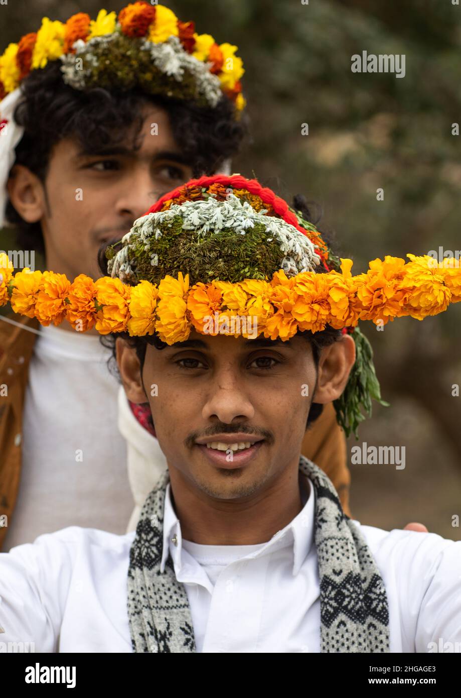 Traditional flower crowns hi-res stock photography and images - Alamy