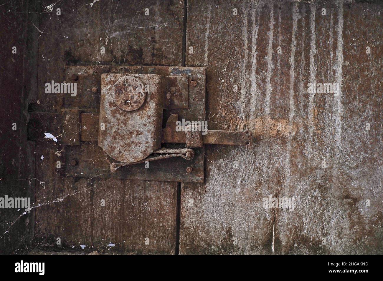 Metal door spain hi-res stock photography and images - Alamy