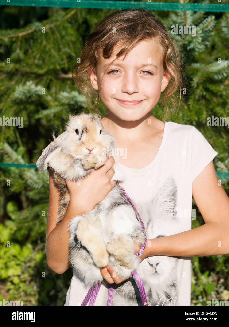 Children playing with pet rabbit hi-res stock photography and images ...
