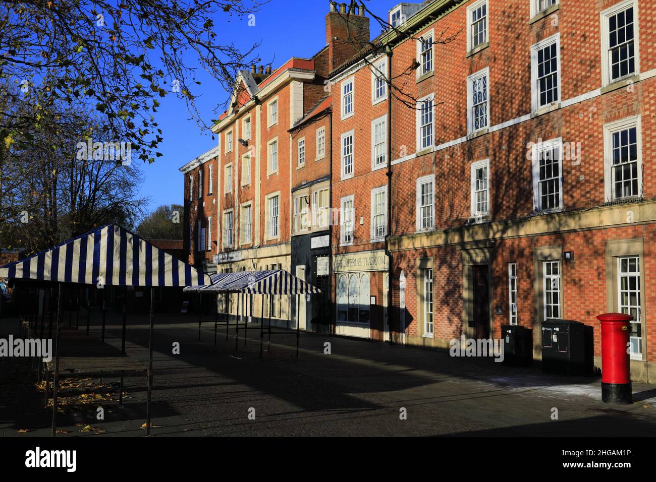The market square in Retford town, Bassetlaw, Nottinghamshire, England ...