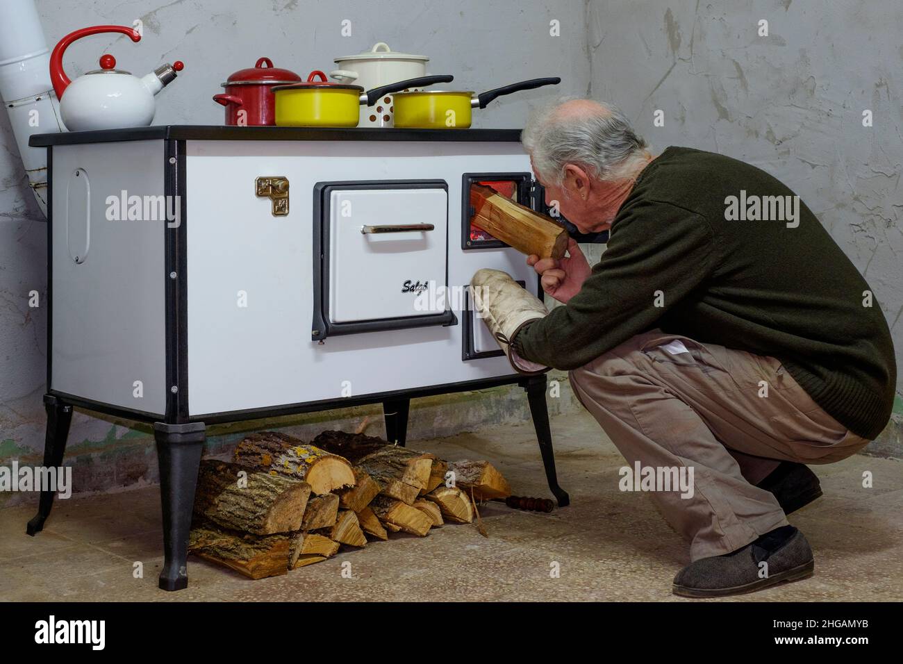 Traditional cooker cooking hi-res stock photography and images - Alamy