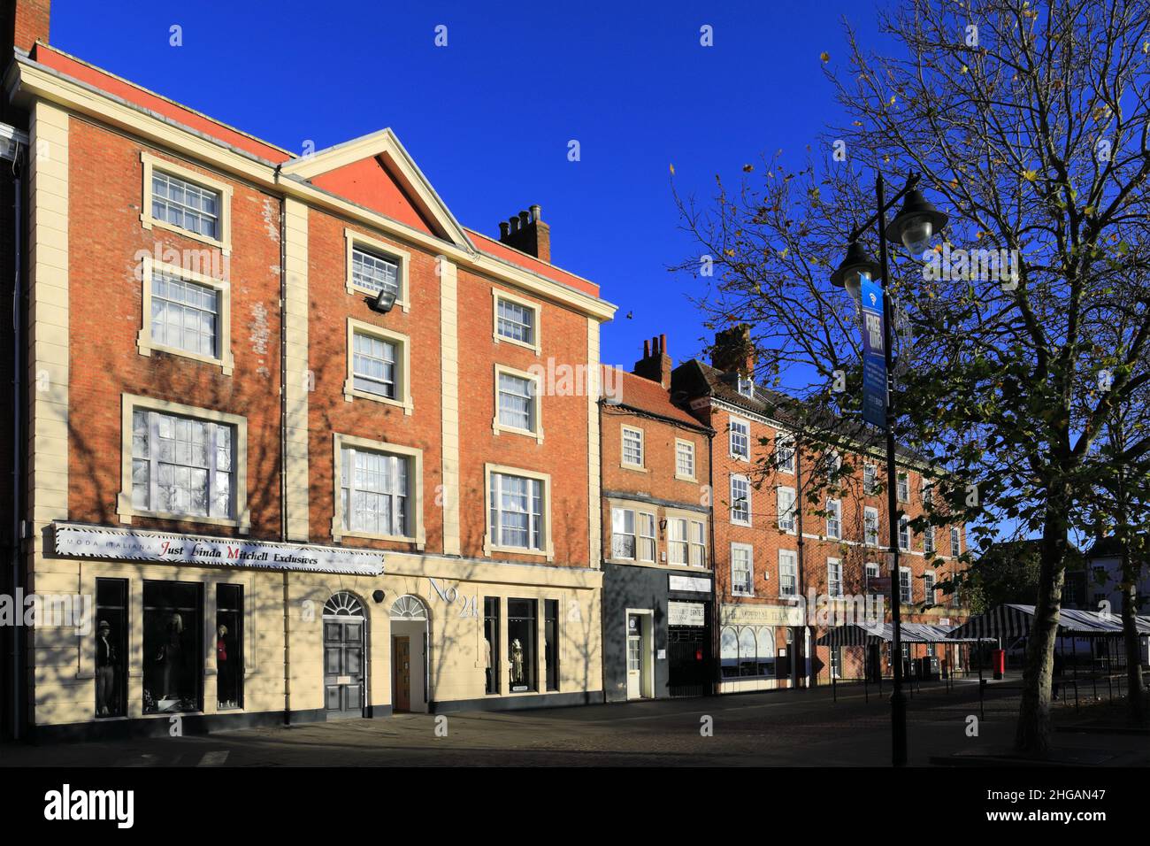 The market square in Retford town, Bassetlaw, Nottinghamshire, England ...