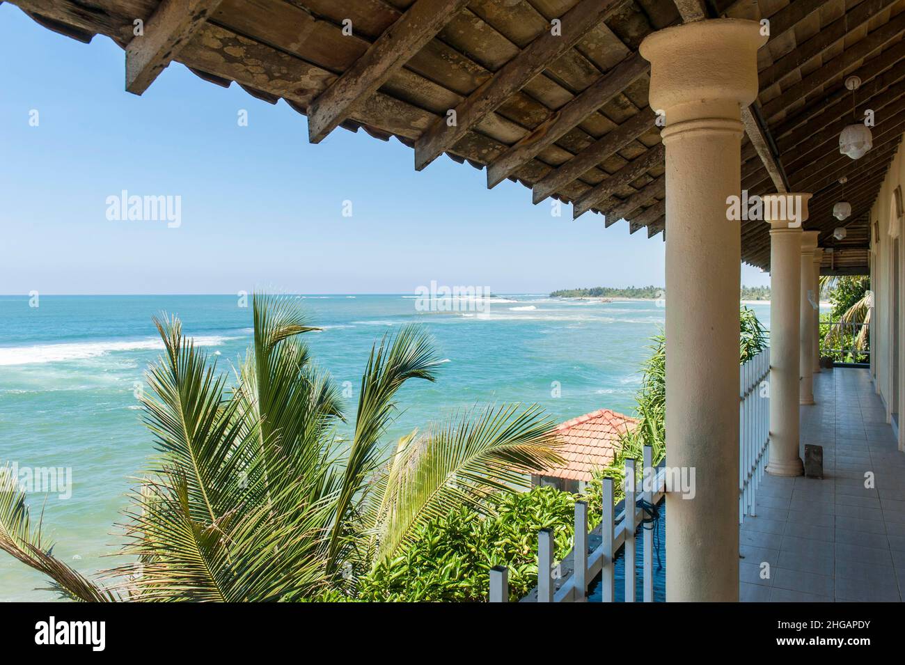 Buddhist temple, covered walkway, Parey Dewa or Paravi Dupatha temple ...