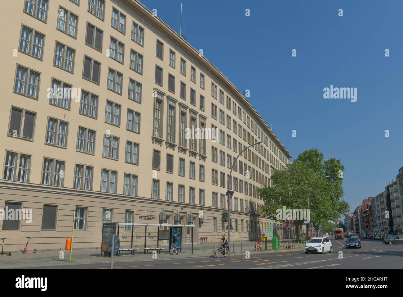 Office building berlin hi-res stock photography and images - Alamy
