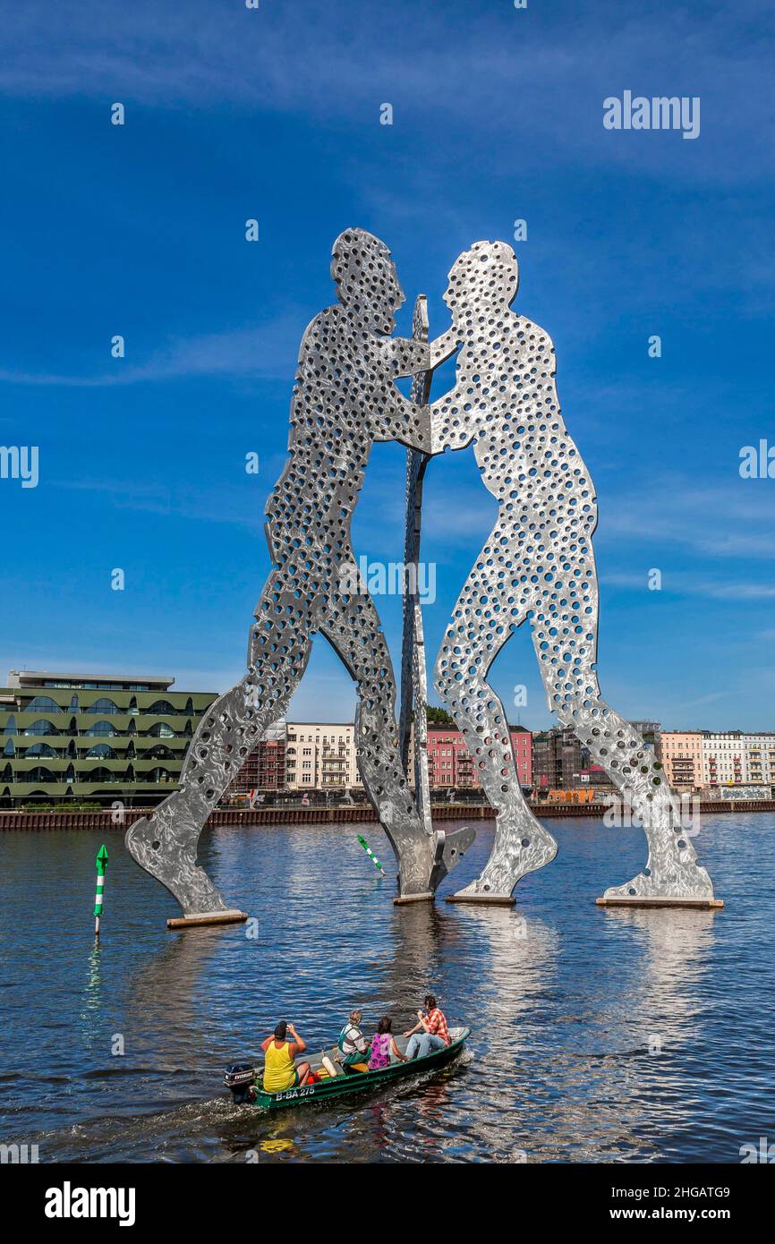 The 30-metre-high sculpture Molecule Man by Jonathan Borofsky at the ...
