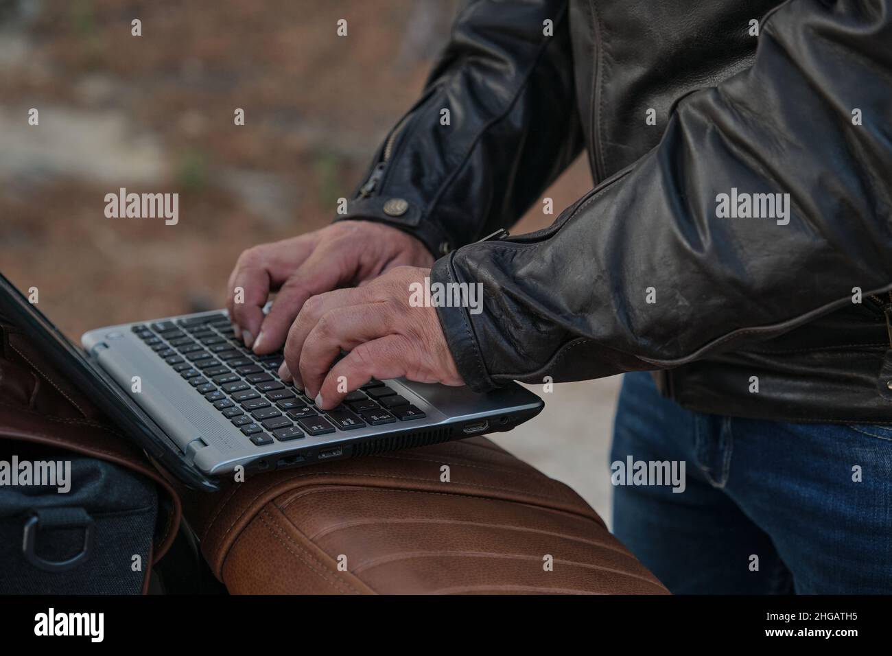 Businessman unrecognizable hi-res stock photography and images - Alamy