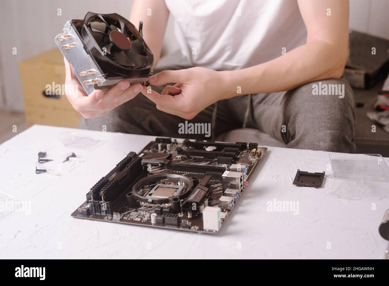 Technician working on a circuit hi-res stock photography and images - Alamy