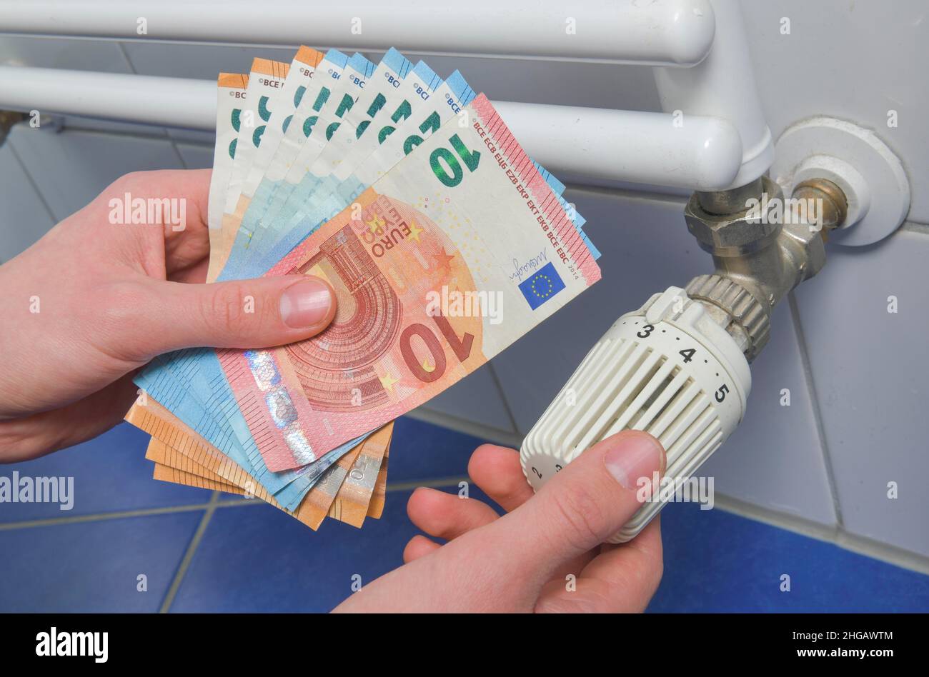 Thermostat, radiator, symbol photo heating costs Stock Photo - Alamy