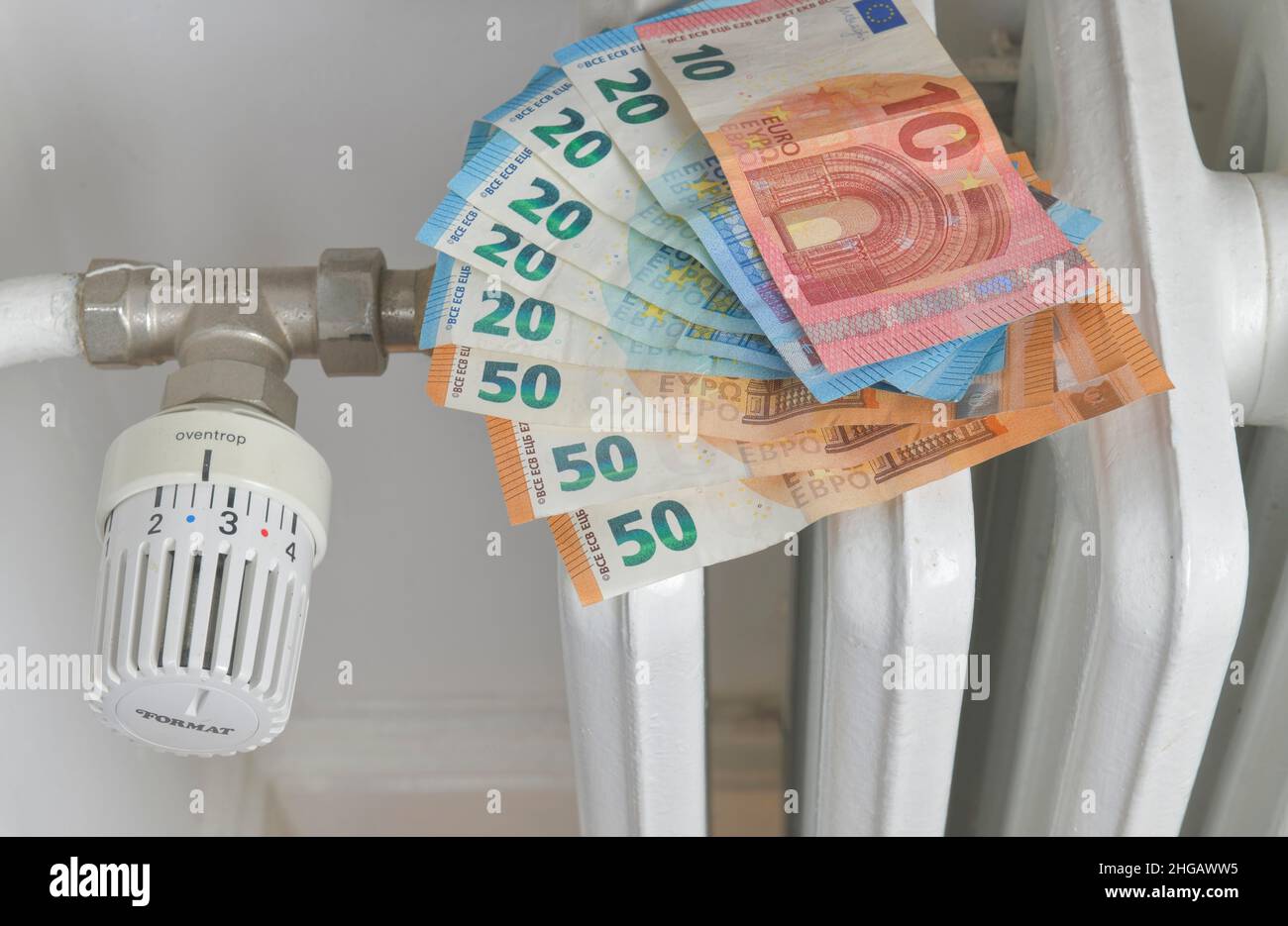 Thermostat, radiator, symbol photo heating costs Stock Photo - Alamy
