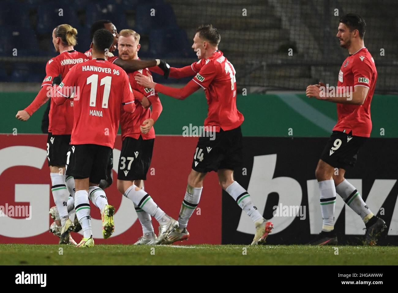 Hanover, Germany. 19th Jan, 2022. Soccer: DFB Cup, Hannover 96 ...