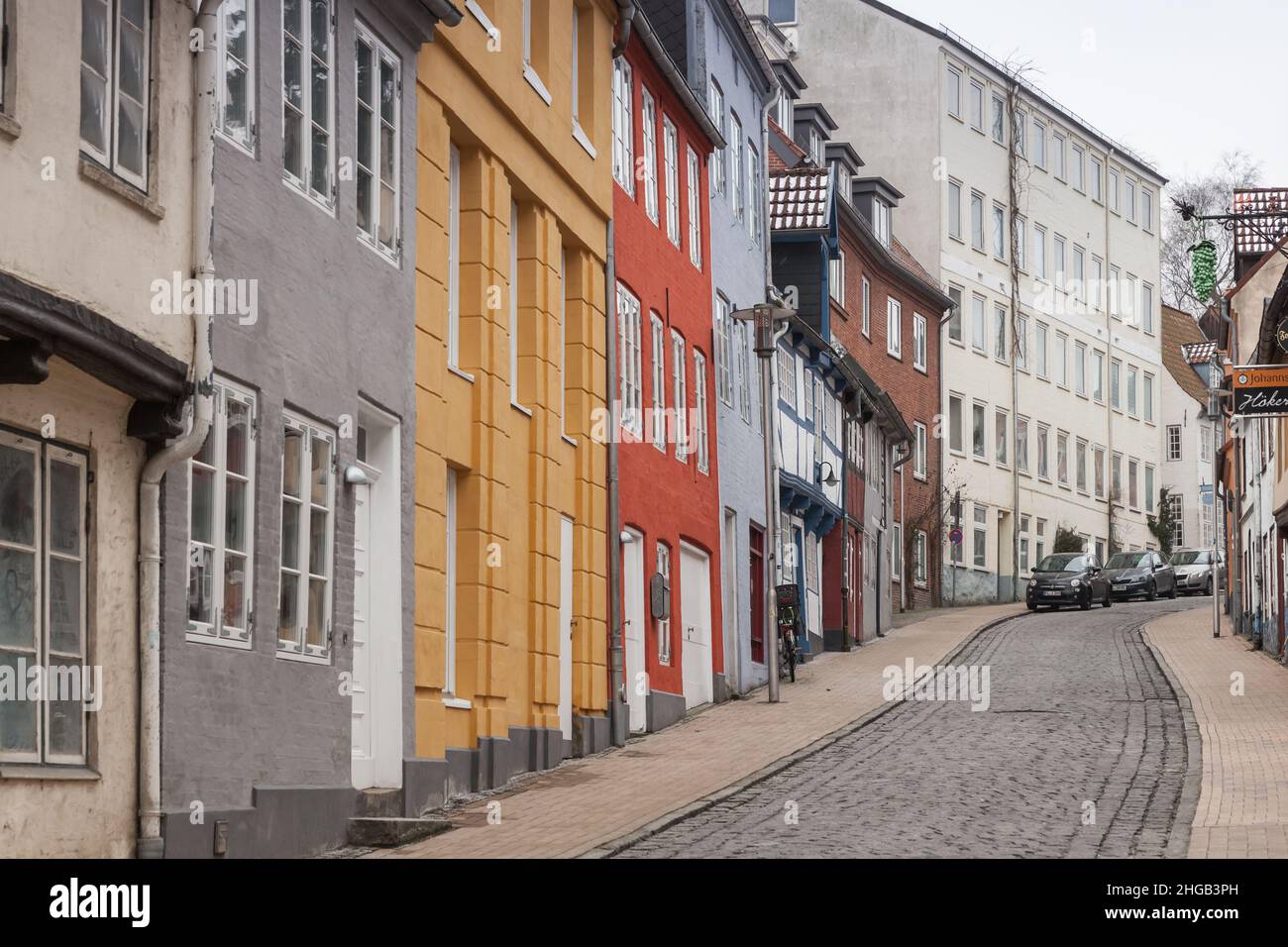 Row house living street hi-res stock photography and images - Alamy