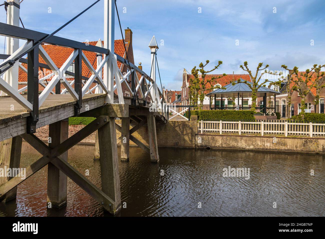 Old wooden bridge over canal in Hindeloopen in the Netherlands ...
