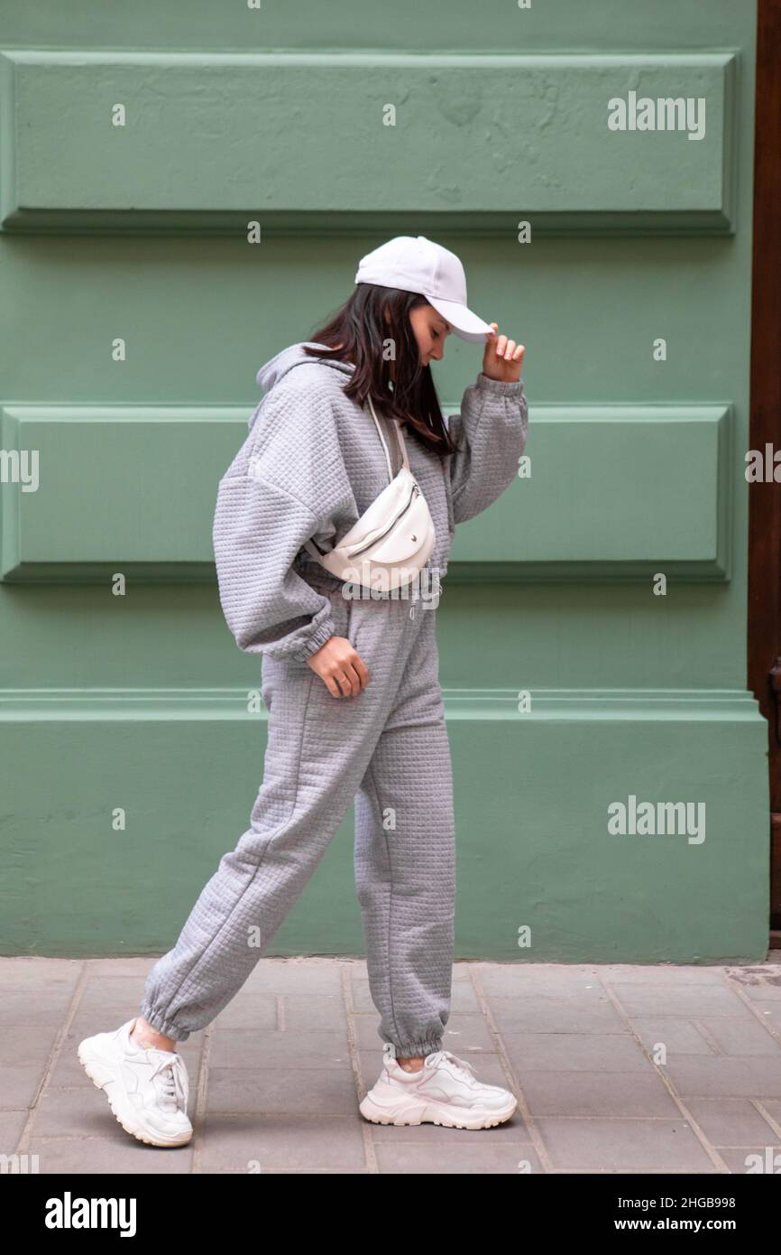 woman model in baggy cloth outfit copy space Stock Photo - Alamy