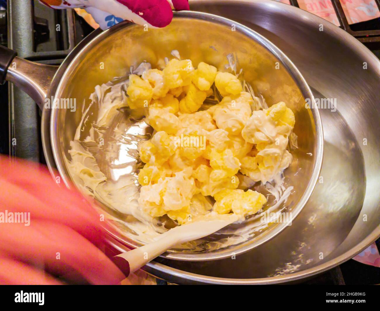 White chocolate puffcorn hi-res stock photography and images - Alamy