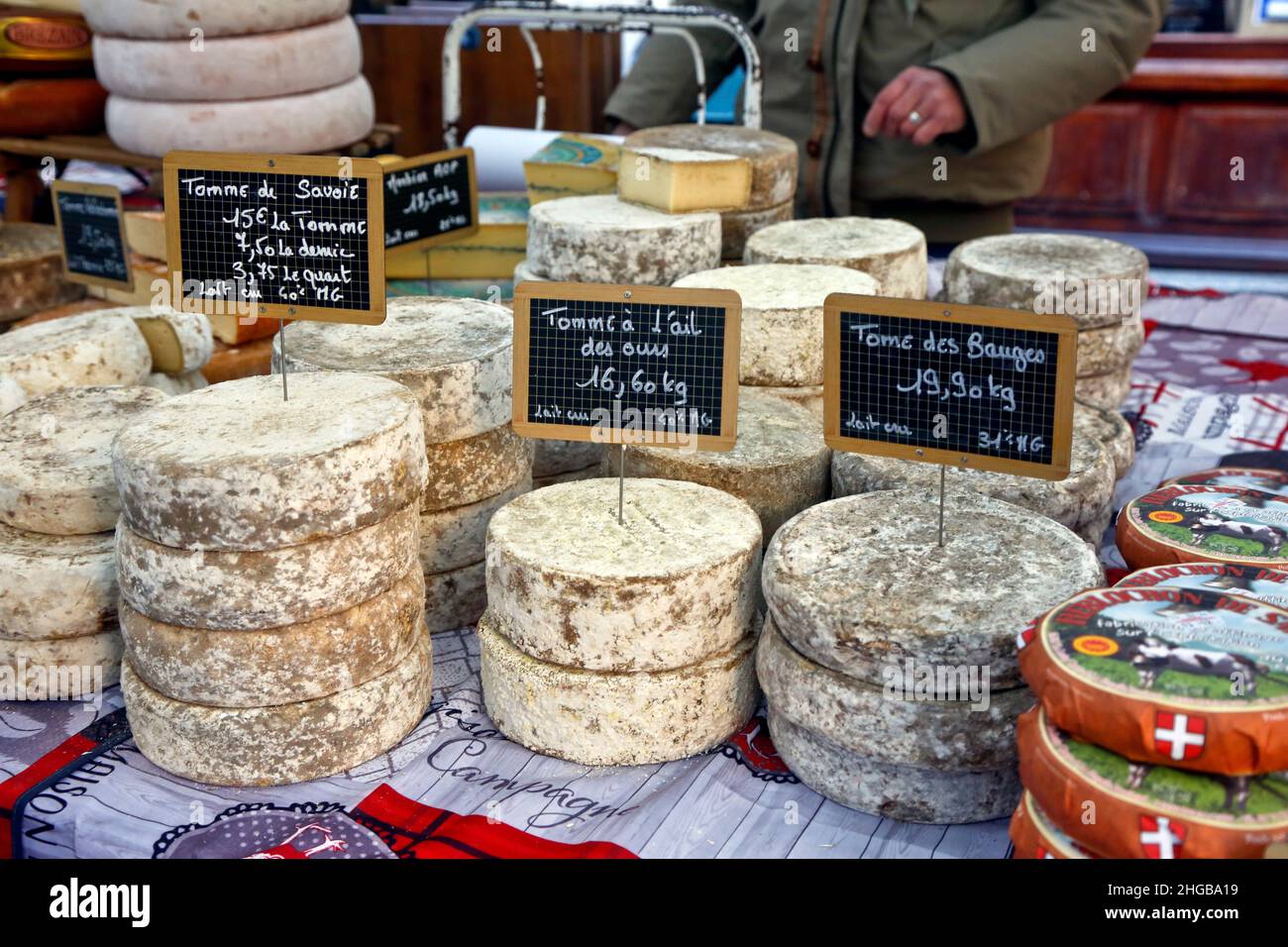France market cheese tourists hi-res stock photography and images - Alamy