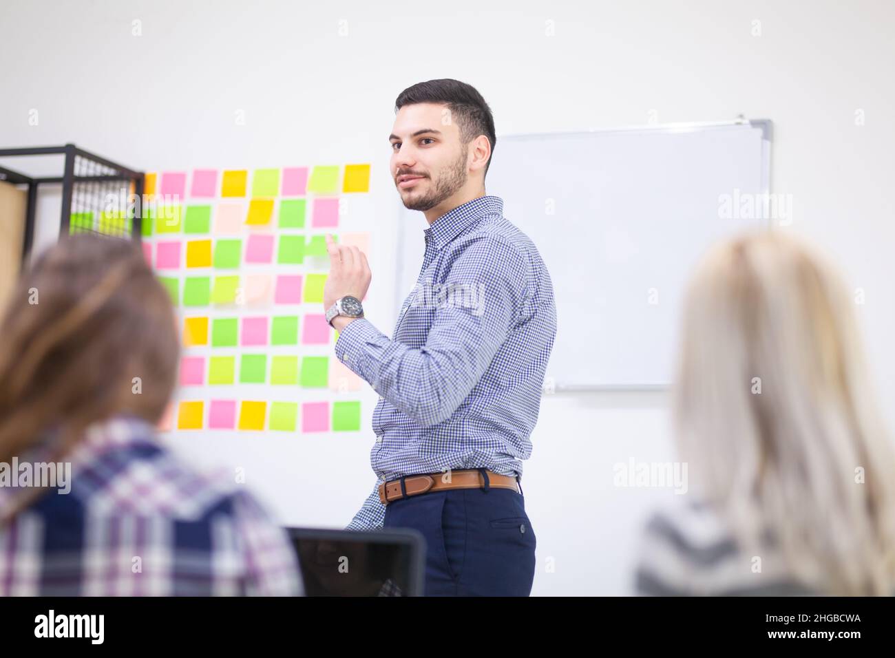 professor talking to students in a modern classroom Stock Photo - Alamy
