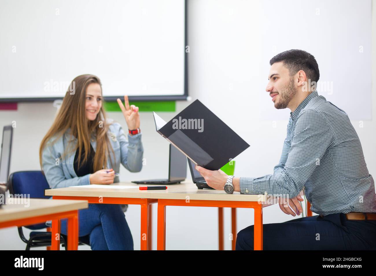 professor talking to students in a modern classroom Stock Photo - Alamy