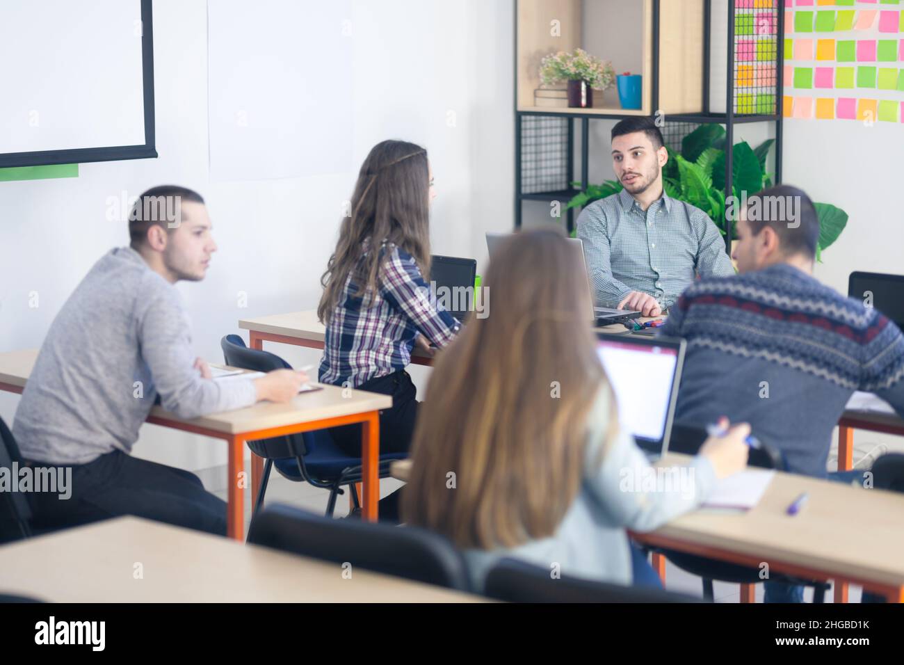 professor talking to students in a modern classroom Stock Photo - Alamy