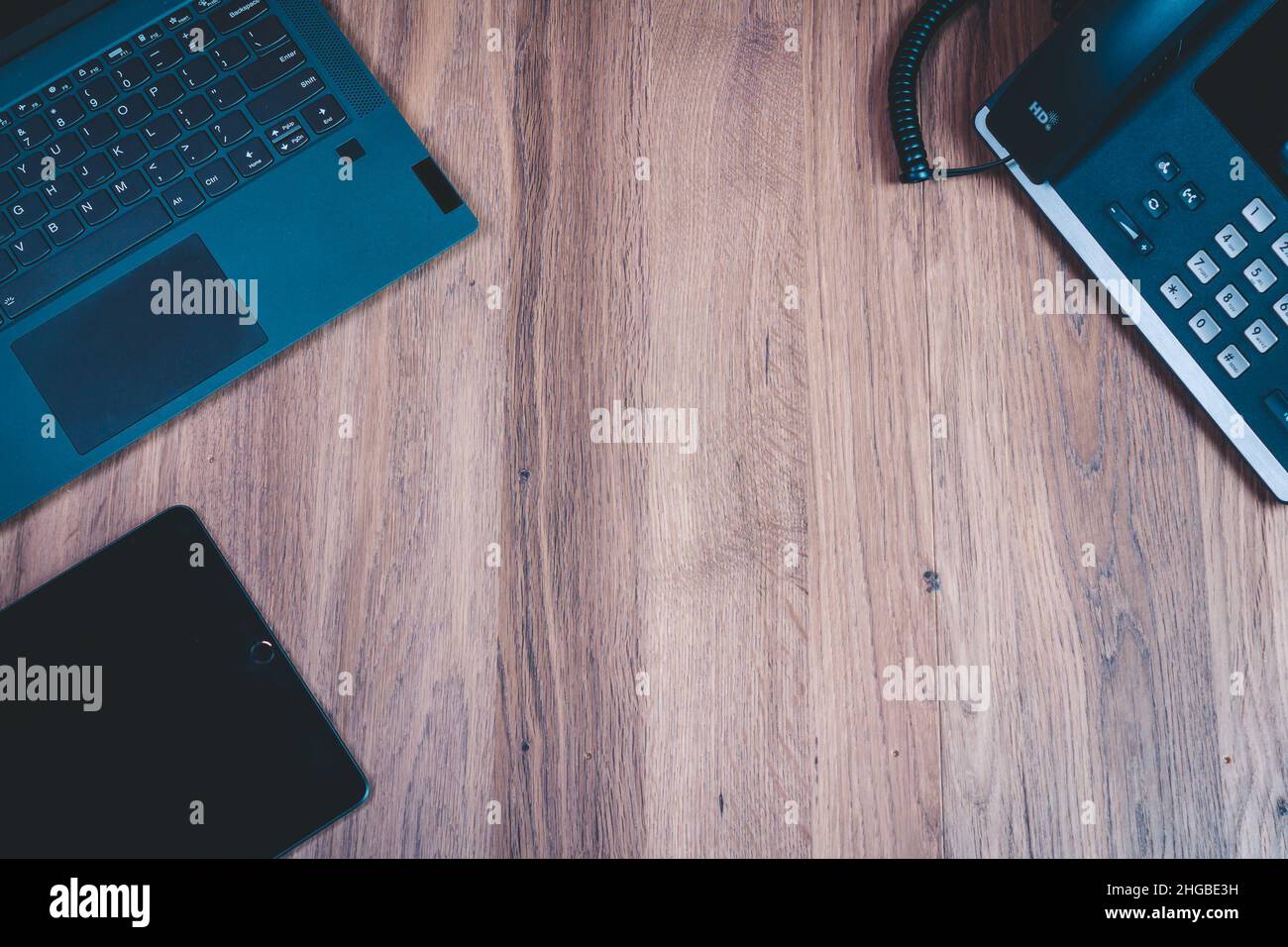 Office set up on a desk Stock Photo - Alamy