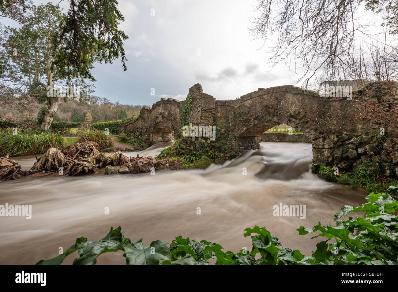 Long exposure of the river Avill flowing under Lovers bridge in the ...