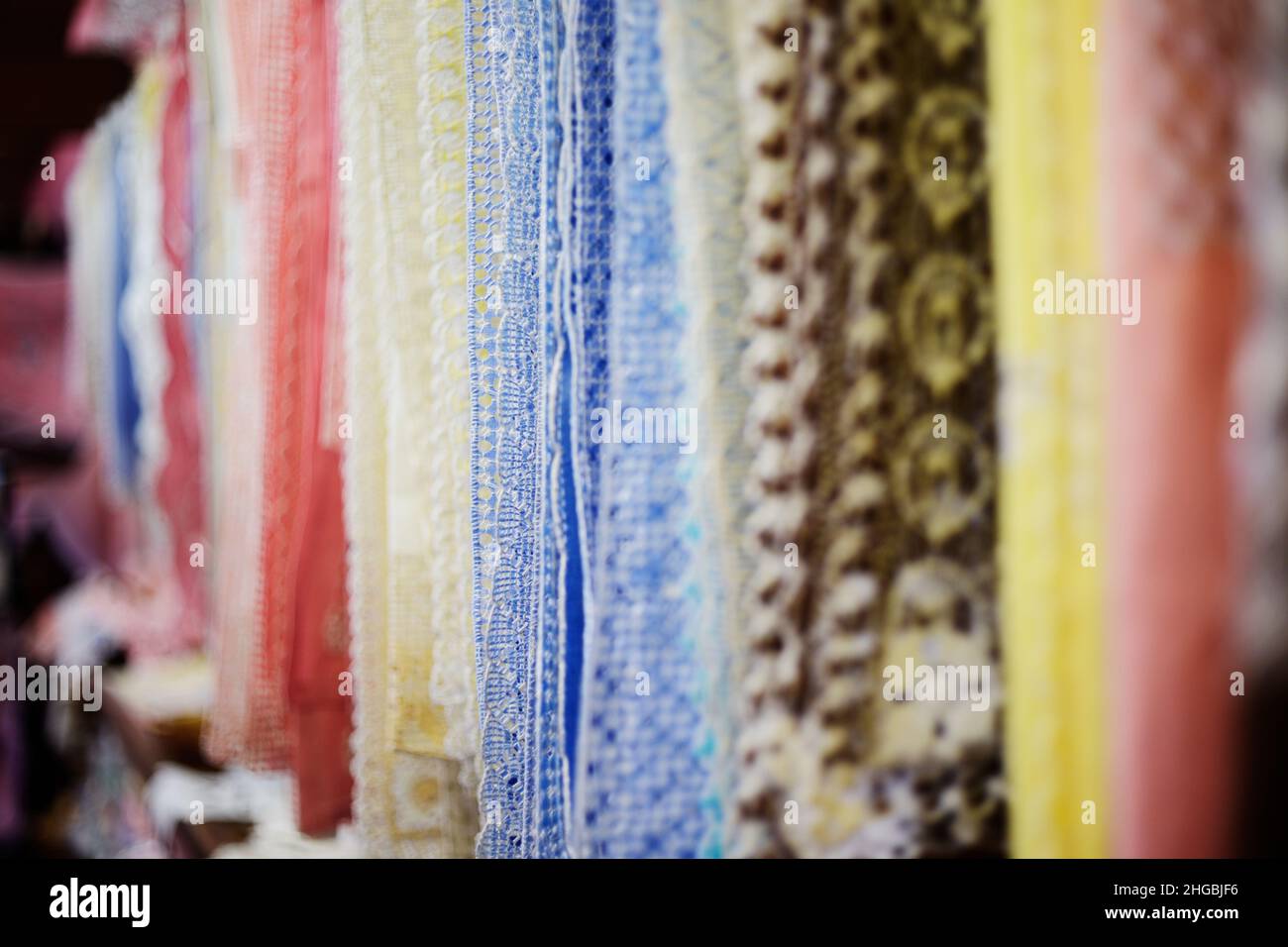 Shelving of lace fabrics, sewing, how to choose a fabric. Spanish ...