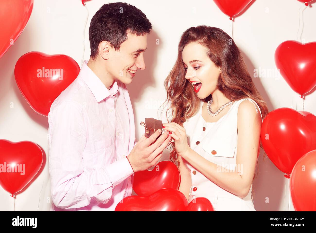 Boy proposing girl hi-res stock photography and images - Alamy