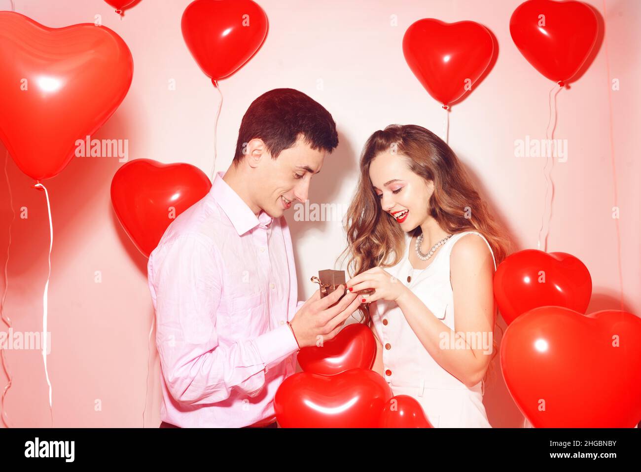 Boy proposing girl hi-res stock photography and images - Alamy