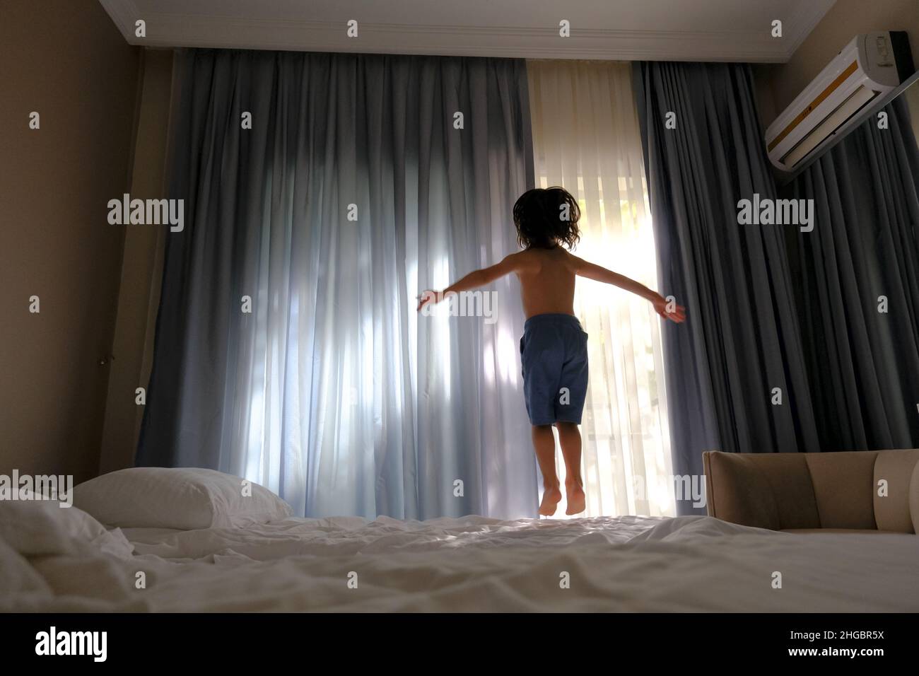 Kids jumping on bed hi-res stock photography and images - Alamy