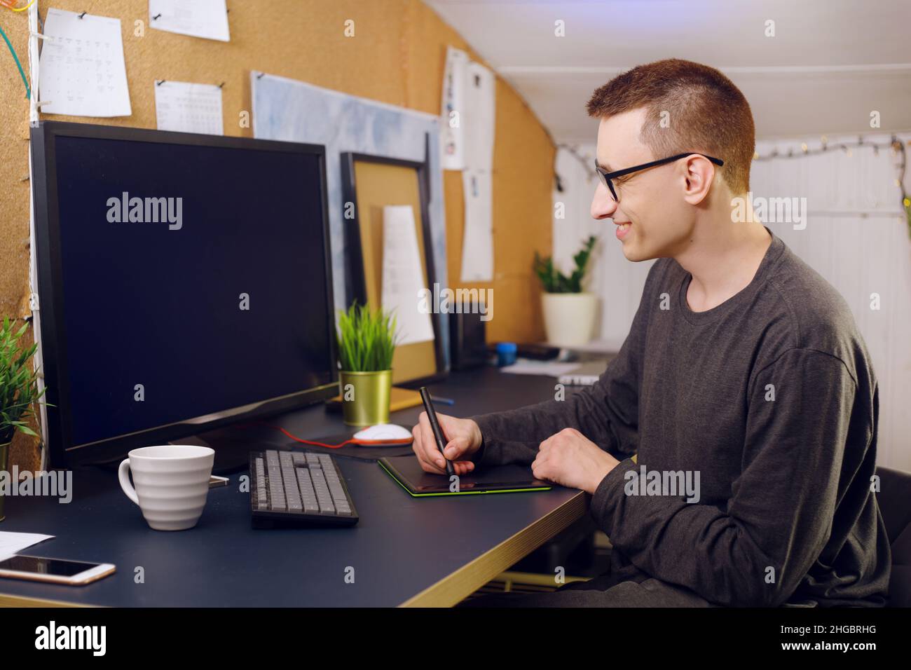 Man looks tablet green screen hi-res stock photography and images - Alamy
